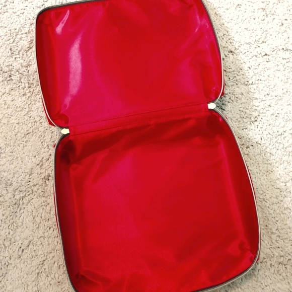 Estee Lauder | Bags | New Estee Lauder Red Velvet Cosmetic Case | Poshmark